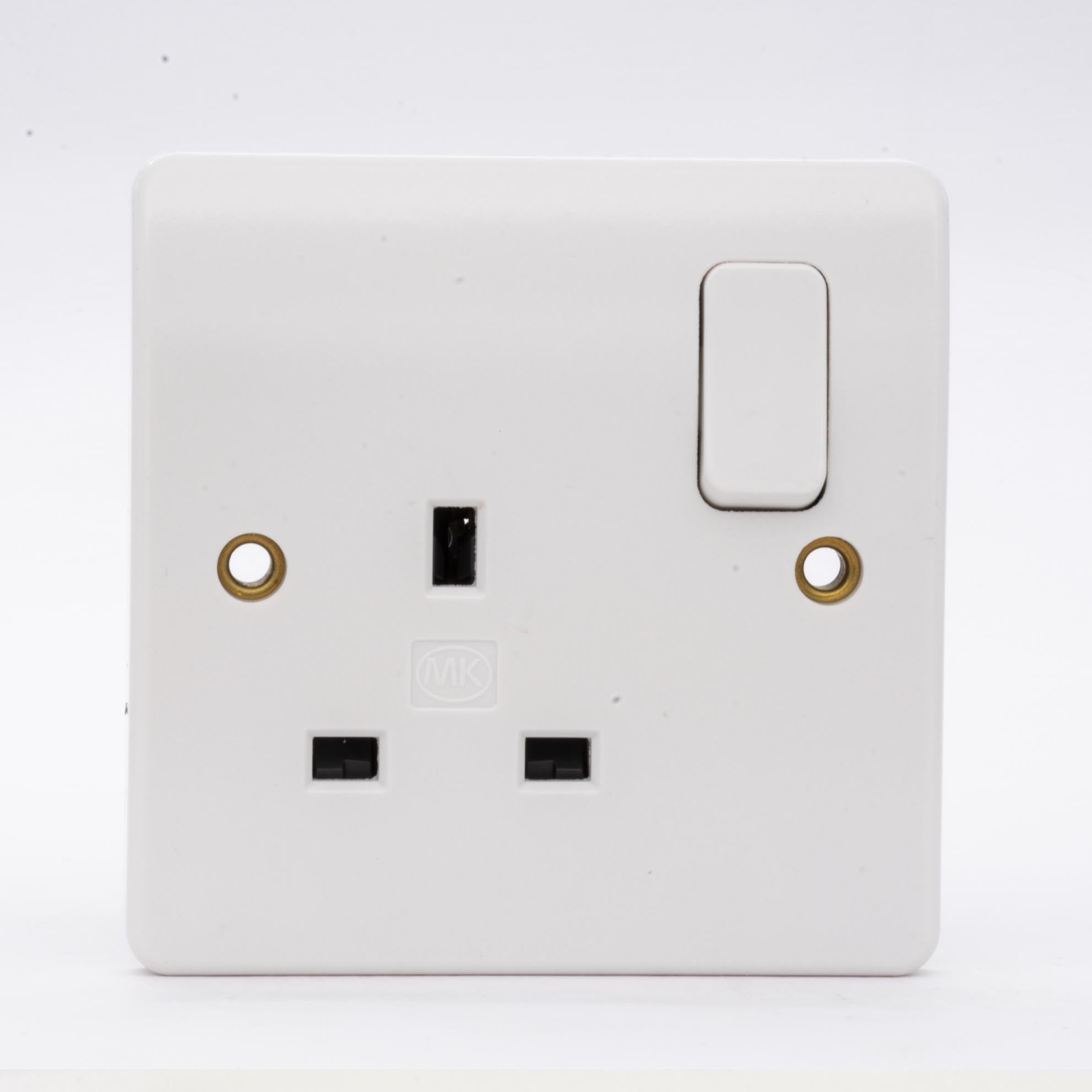MK Logic Plus K2757WHI, 13A Single Switch Socket Outlet